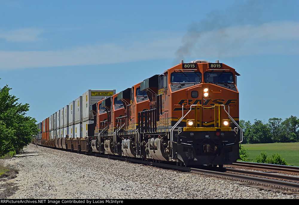 BNSF 8015 eastbound BNSF intermodal train